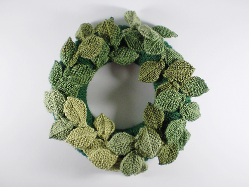 Ravelry: Woodland Wreath, Leaves pattern by Frankie Brown