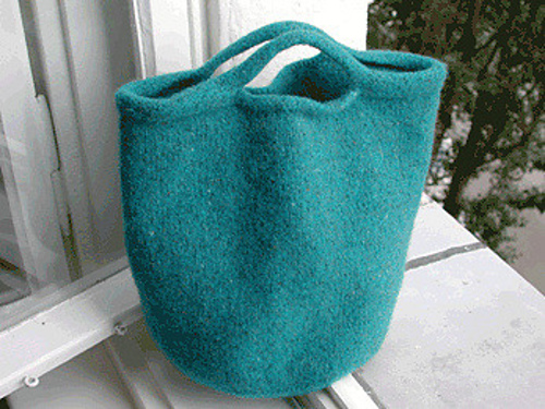 Ravelry: Felted Bag pattern by Debbie Bliss