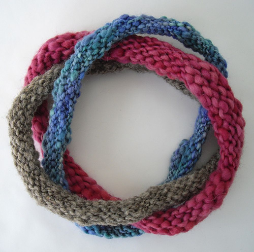 Ravelry: Borromean Rings Cowl pattern by sarah-marie belcastro and ...