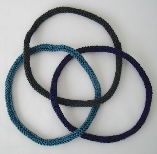 Ravelry: Borromean Rings Cowl pattern by sarah-marie belcastro and ...