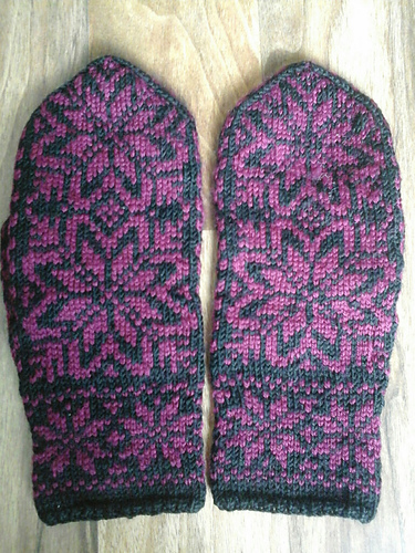 Ravelry: Norwegian mittens pattern by Eva Maria Leszner