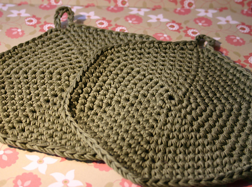 Ravelry: Hilde's pot holders / hot pads pattern by Hilde Christensen