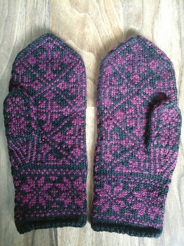 Ravelry: Norwegian mittens pattern by Eva Maria Leszner