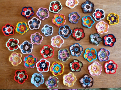 Ravelry: Five Petal Flower pattern by Emma Bremner