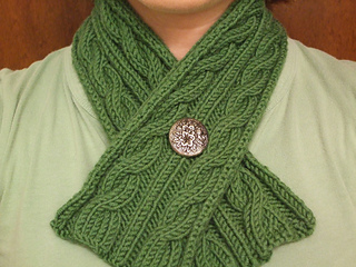 Ravelry: Cabled Scarflette pattern by Pascale