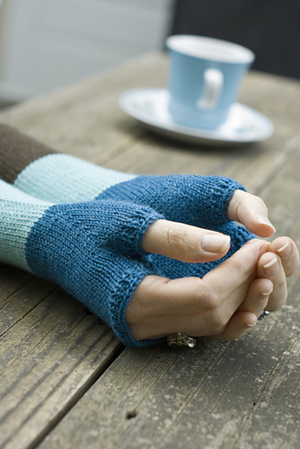 Ravelry: Minneapolis Mitts pattern by Virginia Sattler-Reimer