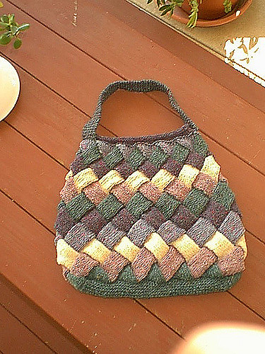 Ravelry: Entrelac Bag pattern by Lori Sweazy