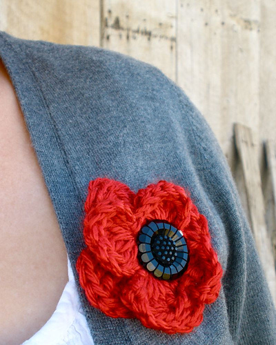 Ravelry: Remembrance Poppy pin pattern by Sarahndipities Designs