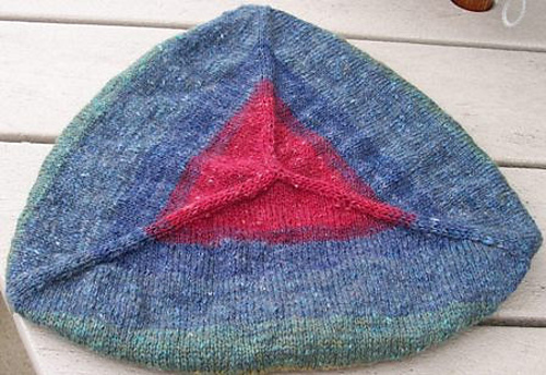 Ravelry: Three Cornered Hat WG08 SO09 pattern by Elizabeth Zimmermann