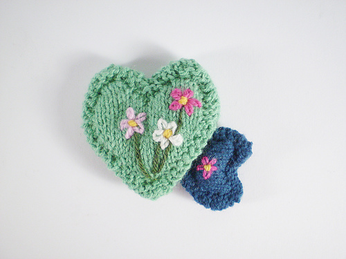 Ravelry: Pocket Hearts pattern by Frankie Brown