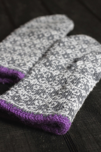 Ravelry: ItalianDishKnits' Tapestry Mittens