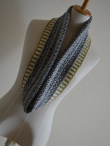 Ravelry: Handknitlife's Lantern Rose Cowl / test-knit