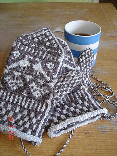 Ravelry: Scandinavian-inspired Mittens pattern by Jeannine Bakriges