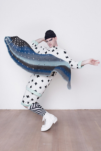 Ravelry: Dotted Rays (self striping) pattern by Stephen West