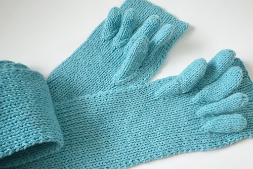 Ravelry: Wonderous Fingerscarf pattern by Xandy Peters