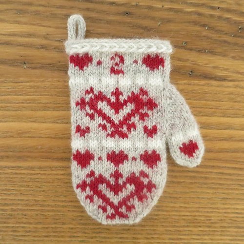 Ravelry: Mitten Garland Advent Calendar pattern by Kathy Lewinski
