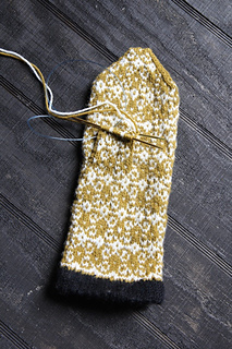 Ravelry: ItalianDishKnits' Honey Tapestry Mittens