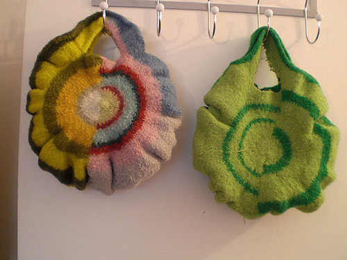 Ravelry: Felted Bag pattern by nguyenle