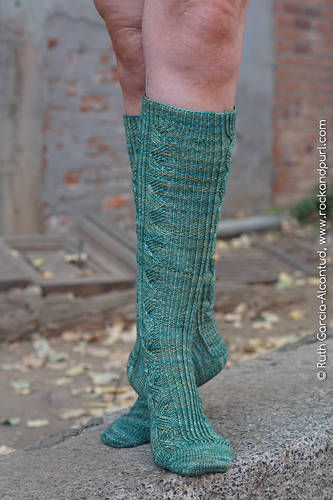 Ravelry: Contrarian Helix pattern by Ruth Garcia