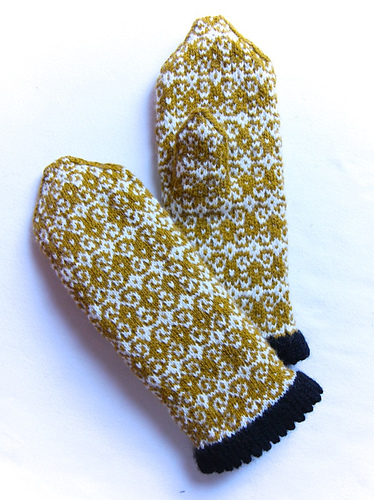 Ravelry: ItalianDishKnits' Honey Tapestry Mittens