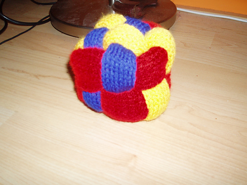 Ravelry: Gevlochten Bal / Braided Ball pattern by Marleen Hartog