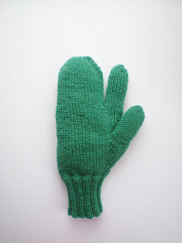 Ravelry: Trigger Mittens pattern by Frankie Brown