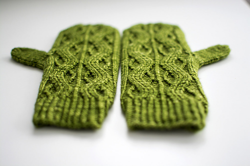 Ravelry: JaneMaeWren's Sydänmaa-Clepsydra Mitten Hybrid