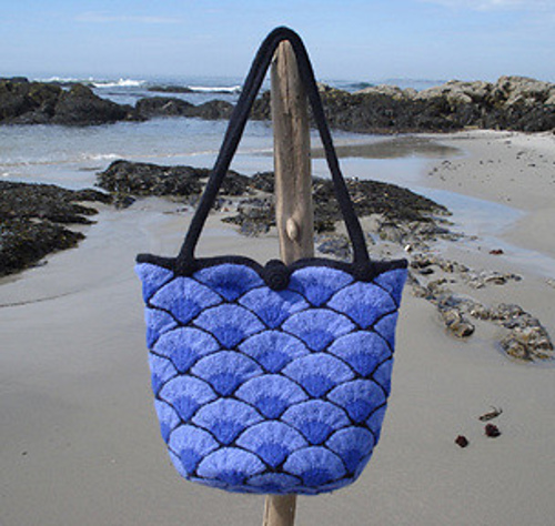 Ravelry: Bar Harbor Shell Bag pattern by Madeline Langan