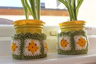 Ravelry: Daisy Cans pattern by Emma Bremner