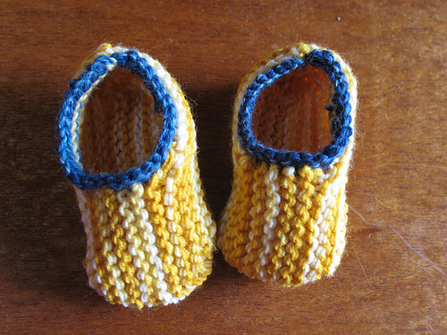 Ravelry: Contrast Edge Slippers pattern by Zoë Mellor