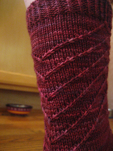 Ravelry: Knitty Twist Socks pattern by ceylan gul