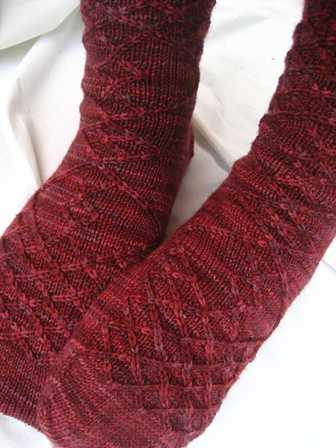 Ravelry: Knitty Twist Socks pattern by ceylan gul