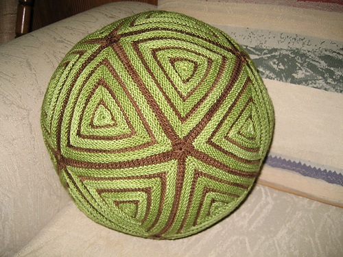 Ravelry: Icosa Welt Ball Pillow pattern by Eric Lancaster