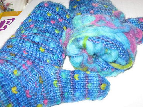 Ravelry: Thrum Mittens pattern by Fleece Artist