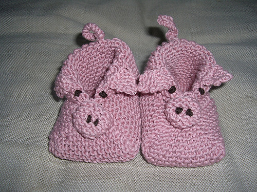 Ravelry: Animal Slippers - Pig pattern by Debbie Bliss