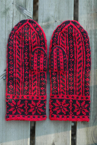 Ravelry: Mittens with stars and stripes chart pattern by Kirsti Hallamaa