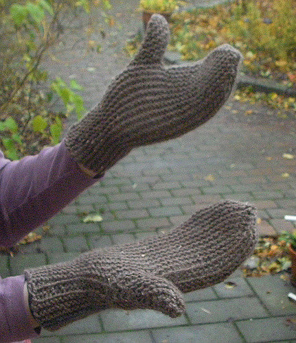Ravelry: 98-31 Mittens pattern by DROPS design