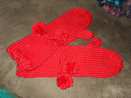 Ravelry: Chunky Long Mittens pattern by Vanessa Ewing