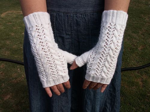 Ravelry: Merletto Mitts pattern by Jody McKinley