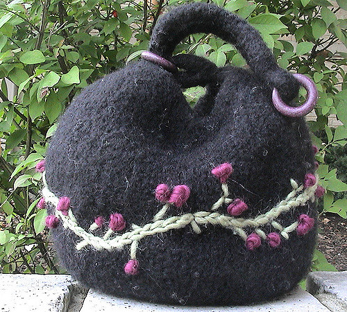 Ravelry: The Dumpling Bag pattern by Sharon Dreifuss (She-Knits)