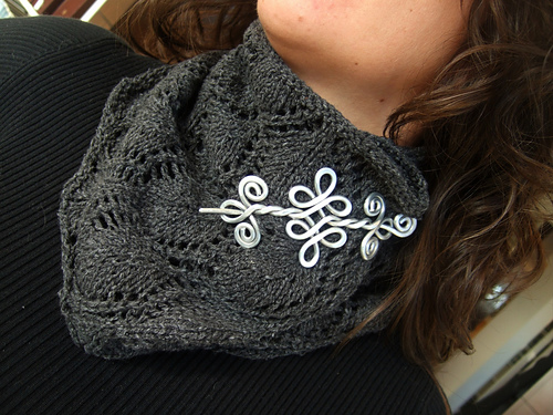 Ravelry: A Noble Cowl pattern by Emily KW