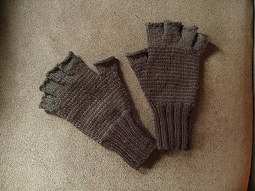 Ravelry: Fade Fingerless Gloves pattern by Susan Letourneau