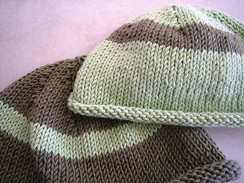 Ravelry: Two Babies, Two Skeins, Two Hats pattern by Beverly Army Williams