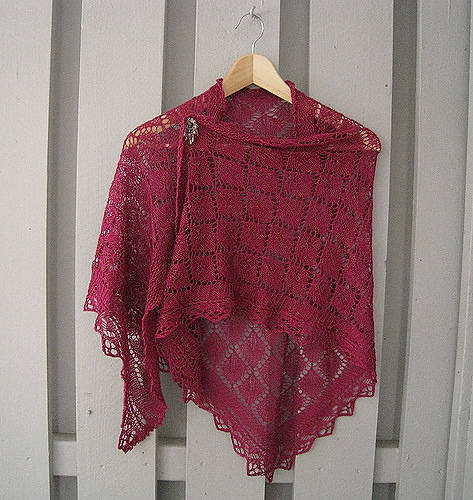 Ravelry: Shoulder Shawl in Cherry Leaf Pattern pattern by Jane Sowerby