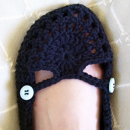 Ravelry: Two-Button Ballet Flats pattern by Lisa van Klaveren
