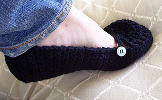 Ravelry: Two-Button Ballet Flats pattern by Lisa van Klaveren