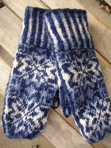 Ravelry: Narnia White Witch Mitts pattern by Laura Rintala