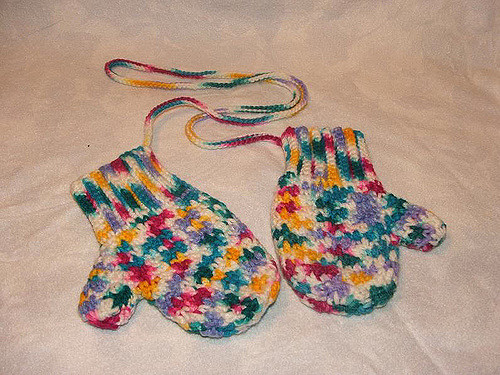 Ravelry: Mittens on a String pattern by Carol Ballard