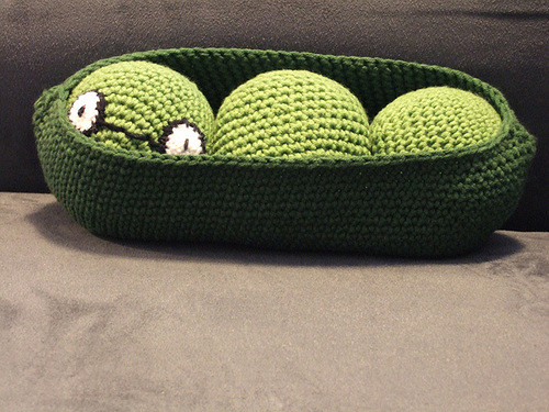 Ravelry: Three (large-ish) peas in a pod pattern by Jojojo
