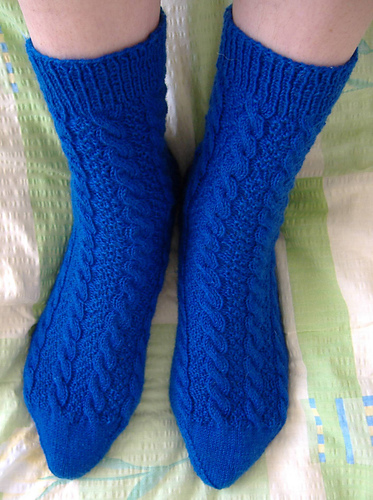 Ravelry: 3x3 Cable with Moss Stitch pattern by Charlene Schurch